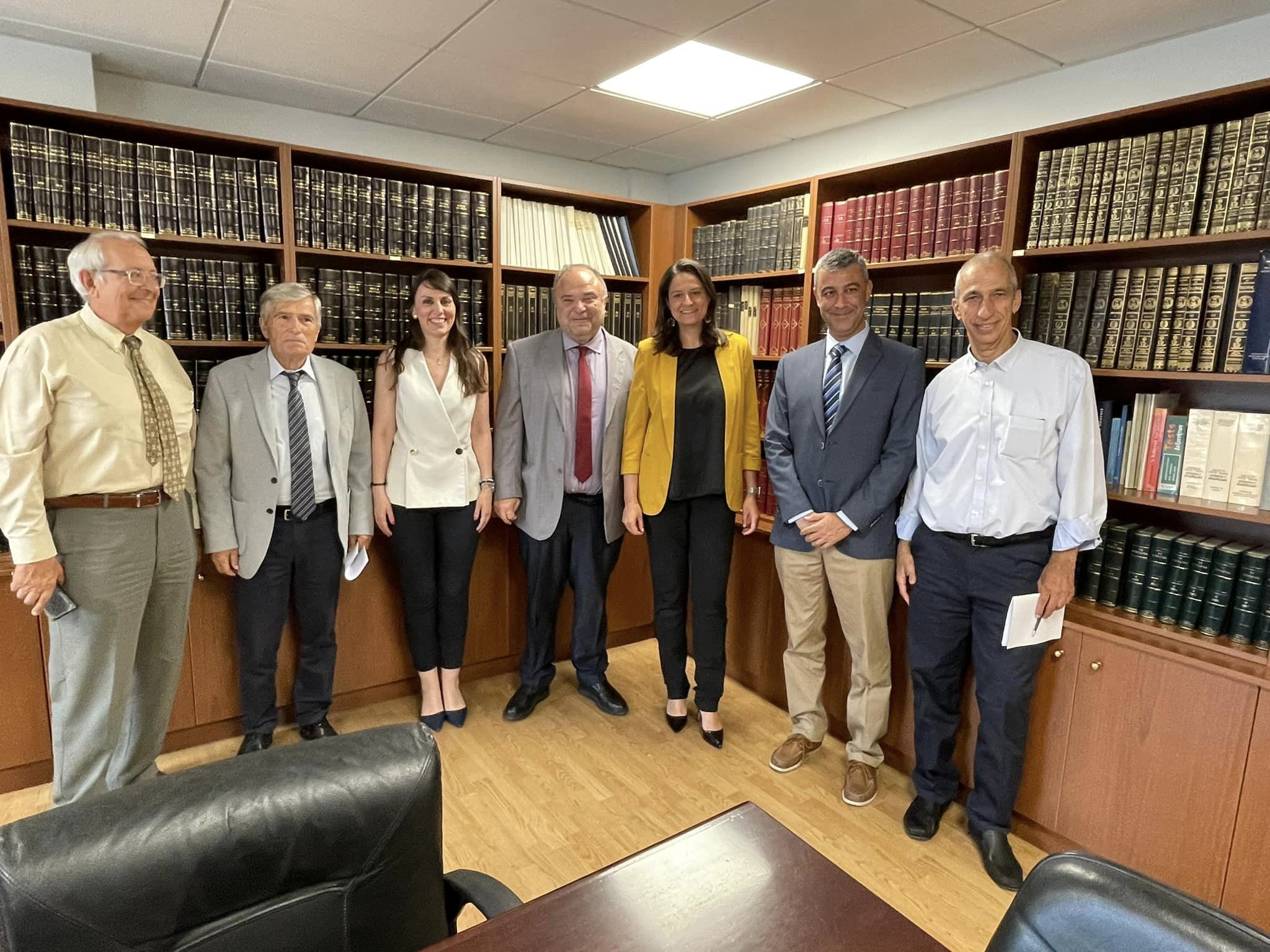 Συνάντηση ΥΠΕΣ Νίκης Κεραμέως - ΥφΥΠΕΣ Βιβής Χαραλαμπογιάννη με την ...